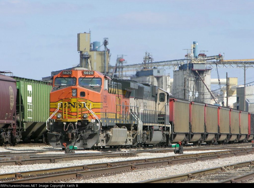 BNSF 5620